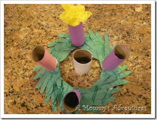 A Mommy's Adventures: Handprint Paper Towel Tube Advent Wreath
